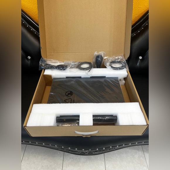 aerohive | Networking | Aerohive 28 Port Gigabit Ethernet Switch Model ...